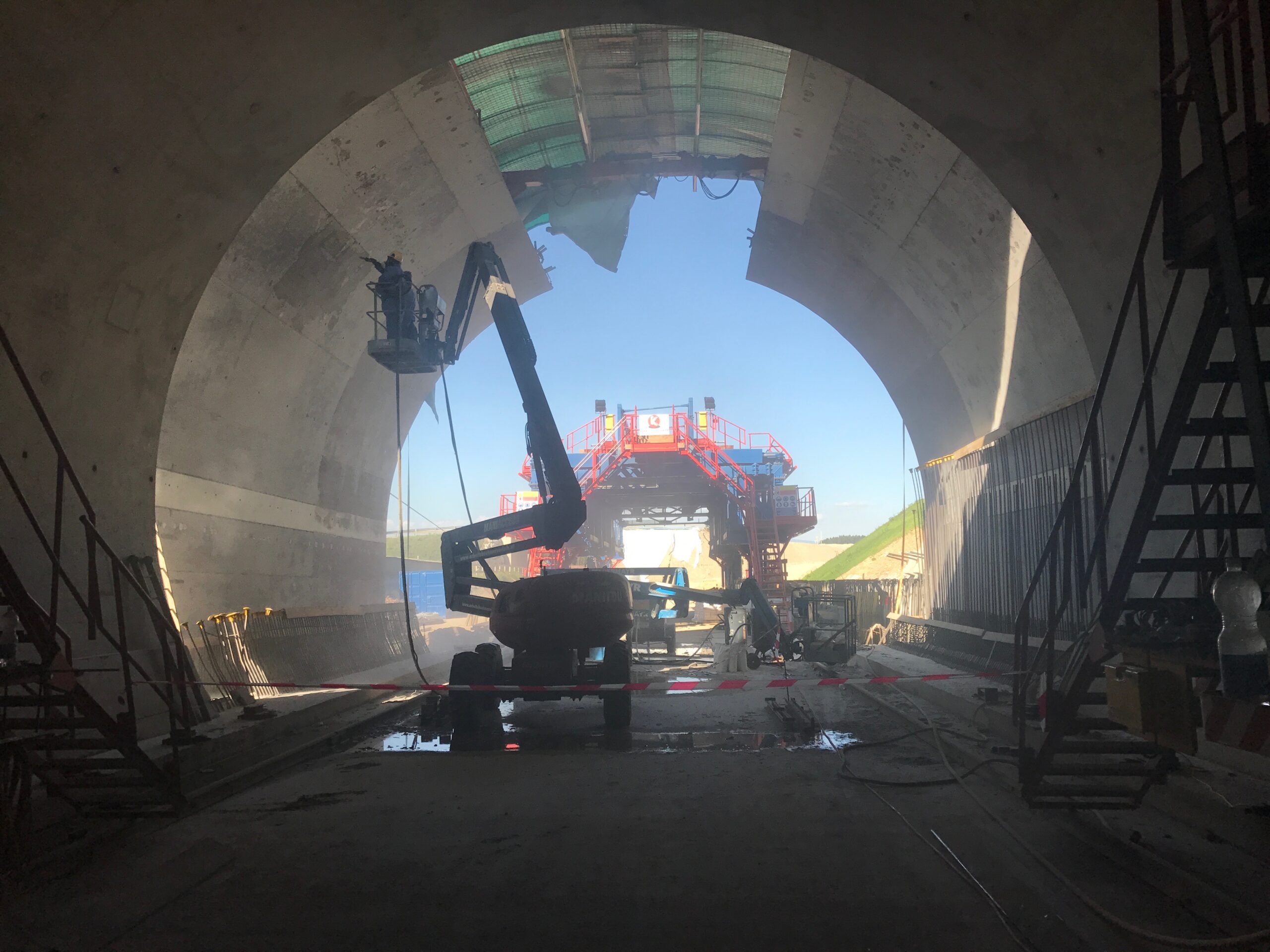 TEAMSWORK: STRABAG PFS und Egger PowAir Cleaning landen Großauftrag in ...